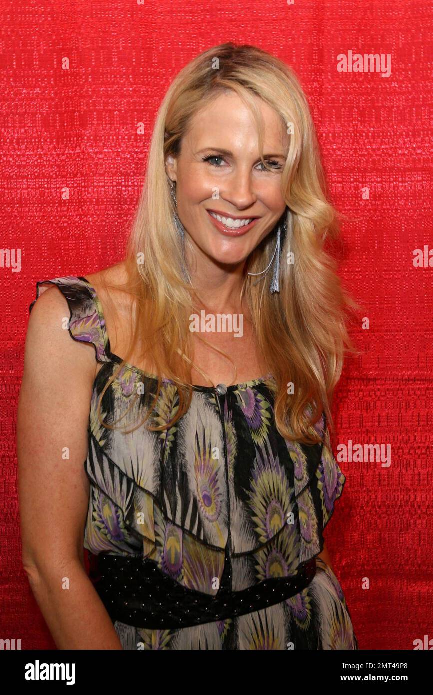 Chanel Ryan at the Nationals Autograph Convention in Pasadena, CA. 3/20 ...