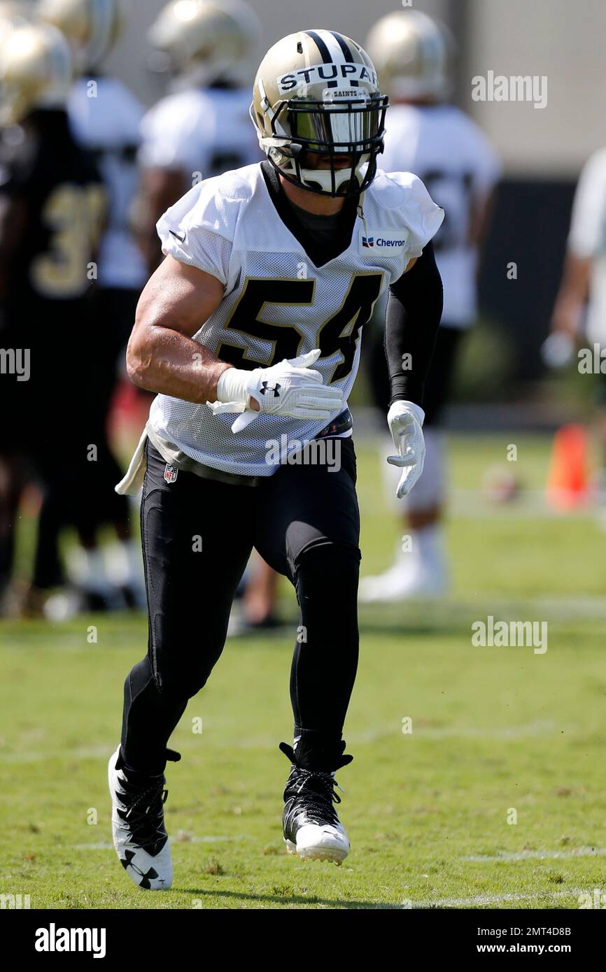 New Orleans Saints inside linebacker Nate Stupar (54) runs through ...