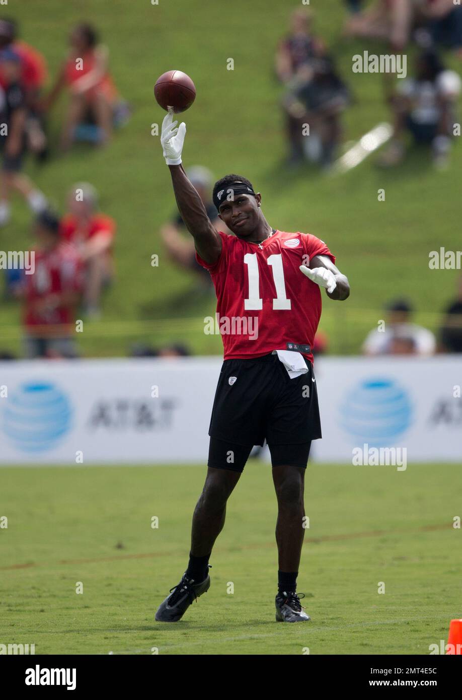 Atlanta Falcons wide receiver Julio Jones (11) plays catch on the ...
