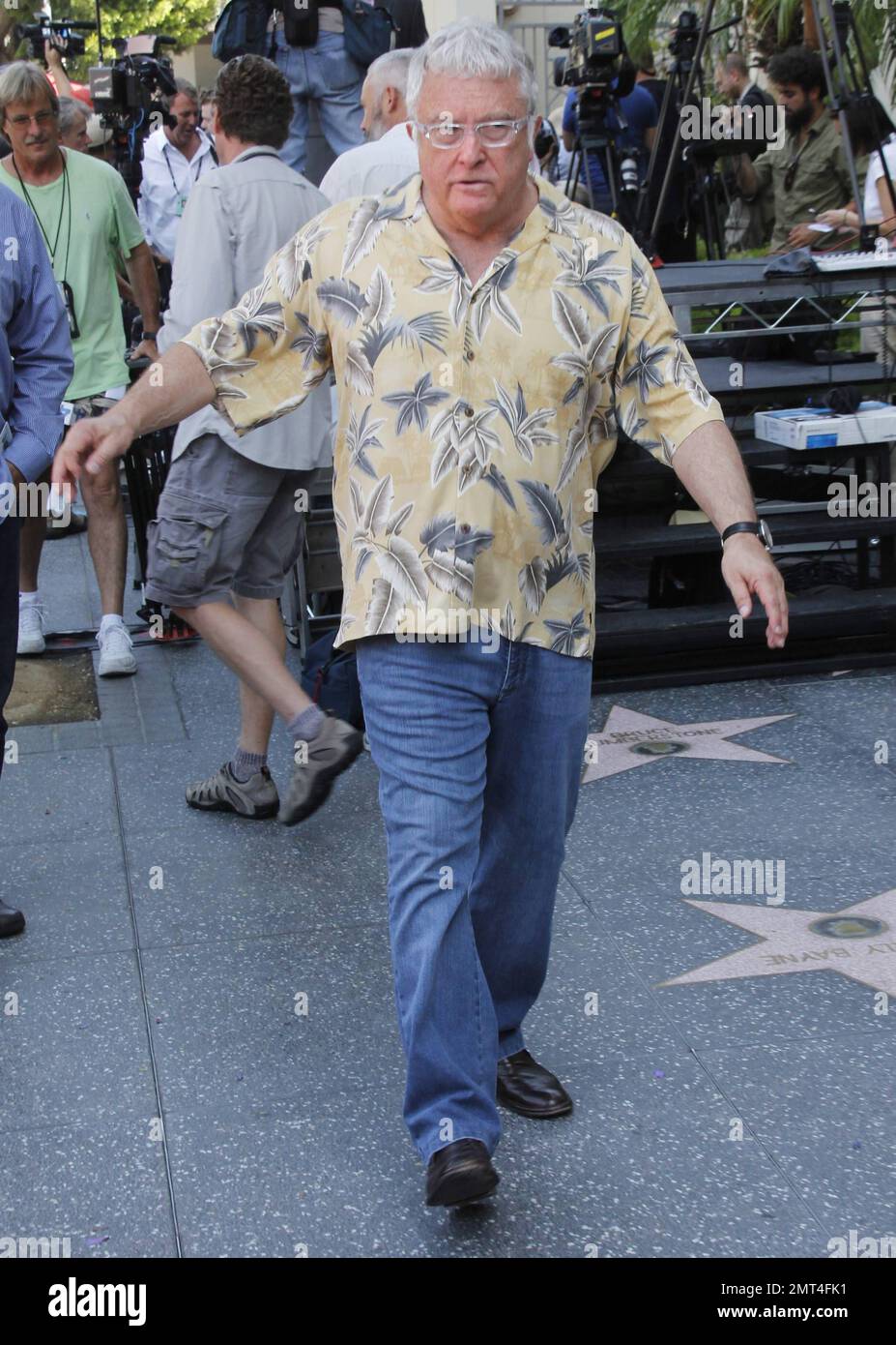 Randy Newman makes an appearance at Neil Diamond's star on the ...