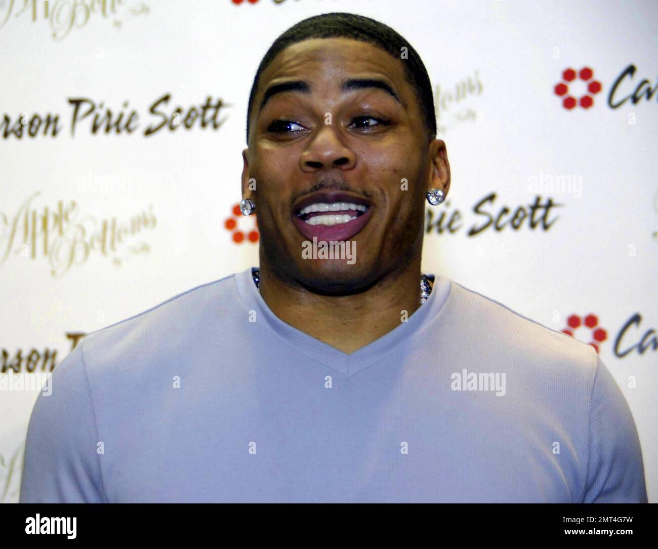 Rapper Nelly makes an appearance at Carson Pirie Scott in North ...
