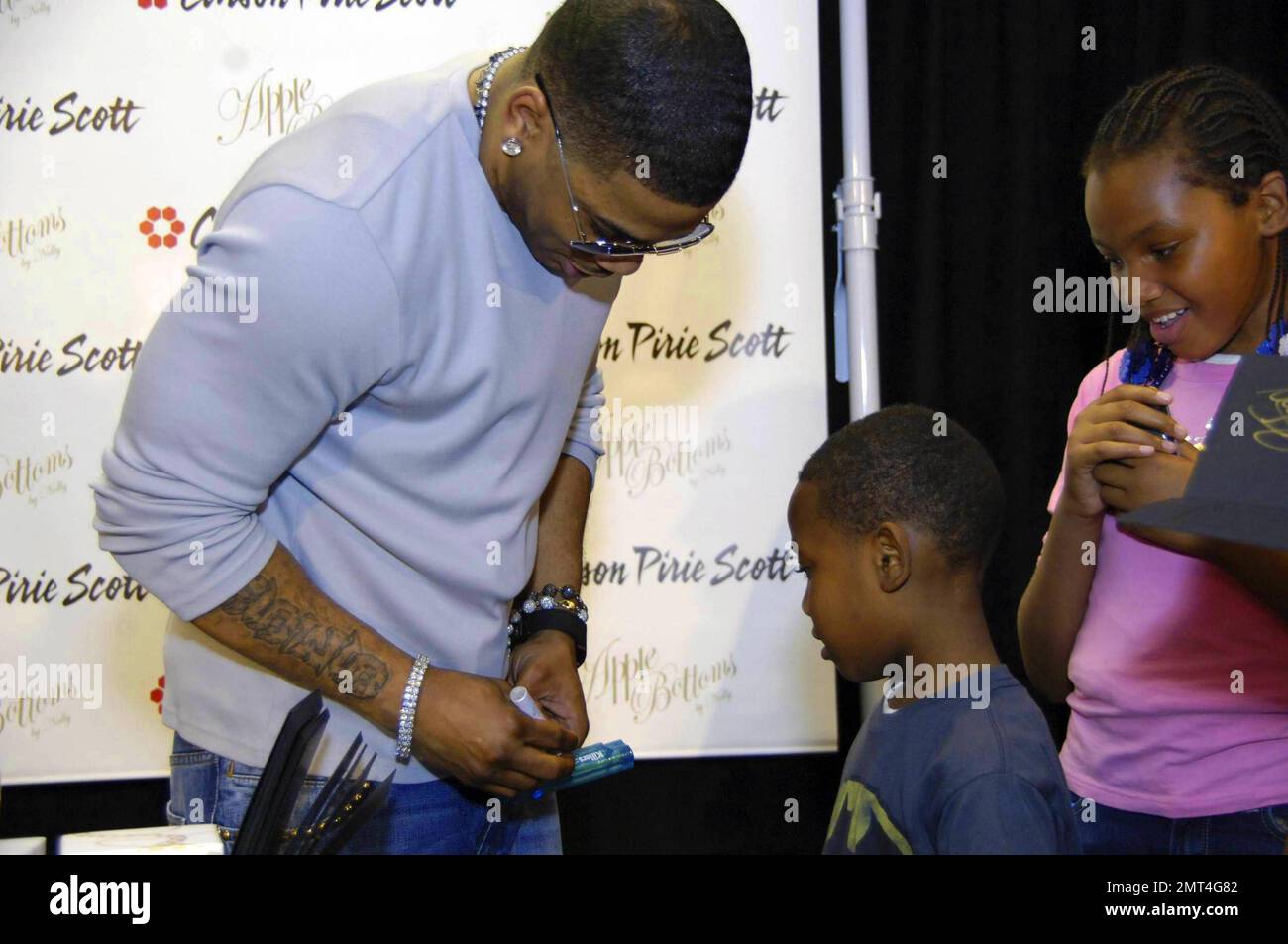 Rapper Nelly makes an appearance at Carson Pirie Scott in North ...