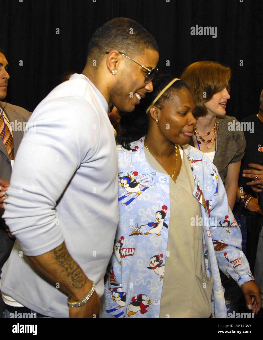 Rapper Nelly makes an appearance at Carson Pirie Scott in North ...