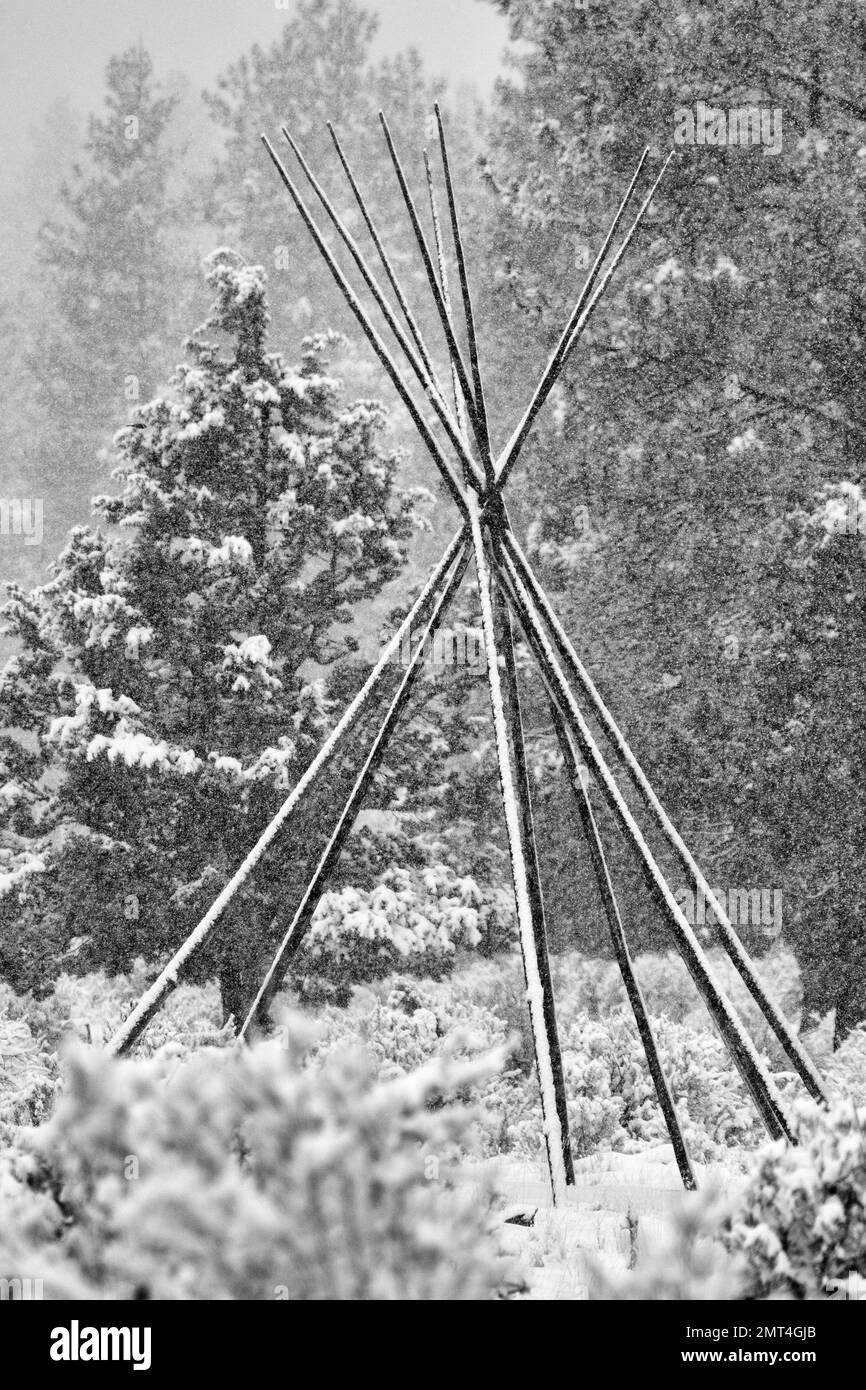 USA, Oregon, Central, Bend, Rancho las Herbas, Tipi in snow storm Stock ...