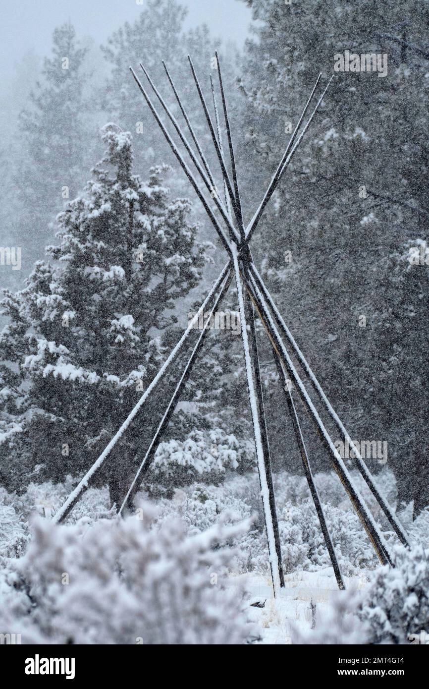 USA, Oregon, Central, Bend, Rancho las Herbas, Tipi in snow storm Stock ...