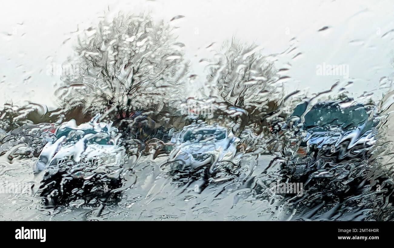 Parking lot in the rain hi-res stock photography and images - Alamy