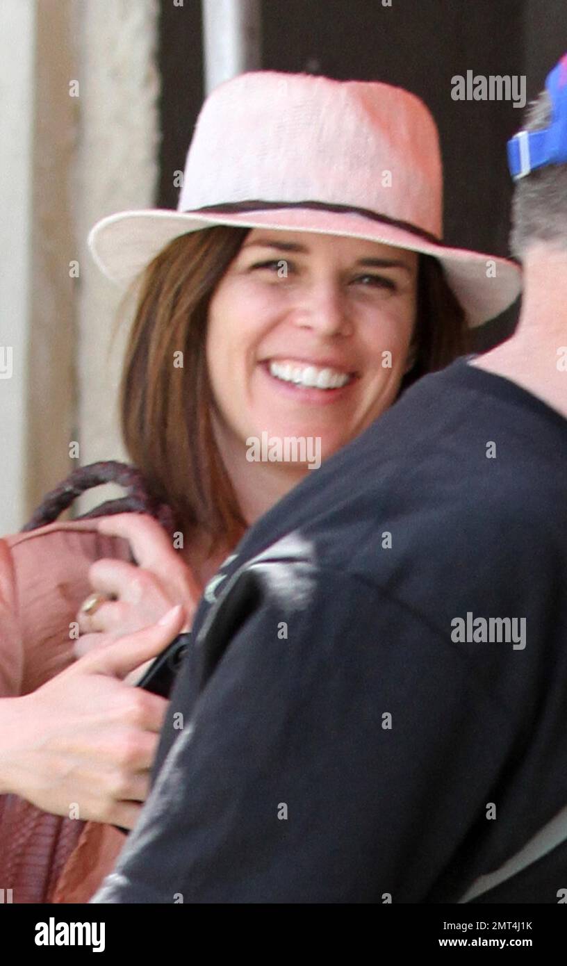 EXCLUSIVE!! Looking casual in a white hat, brown top and jeans, actress ...