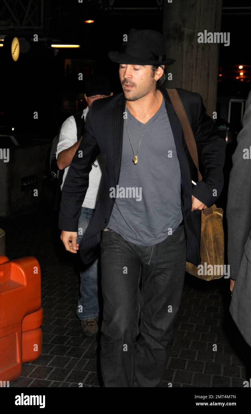 - New dad for the second time, actor Colin Farrell arrives at LAX to ...