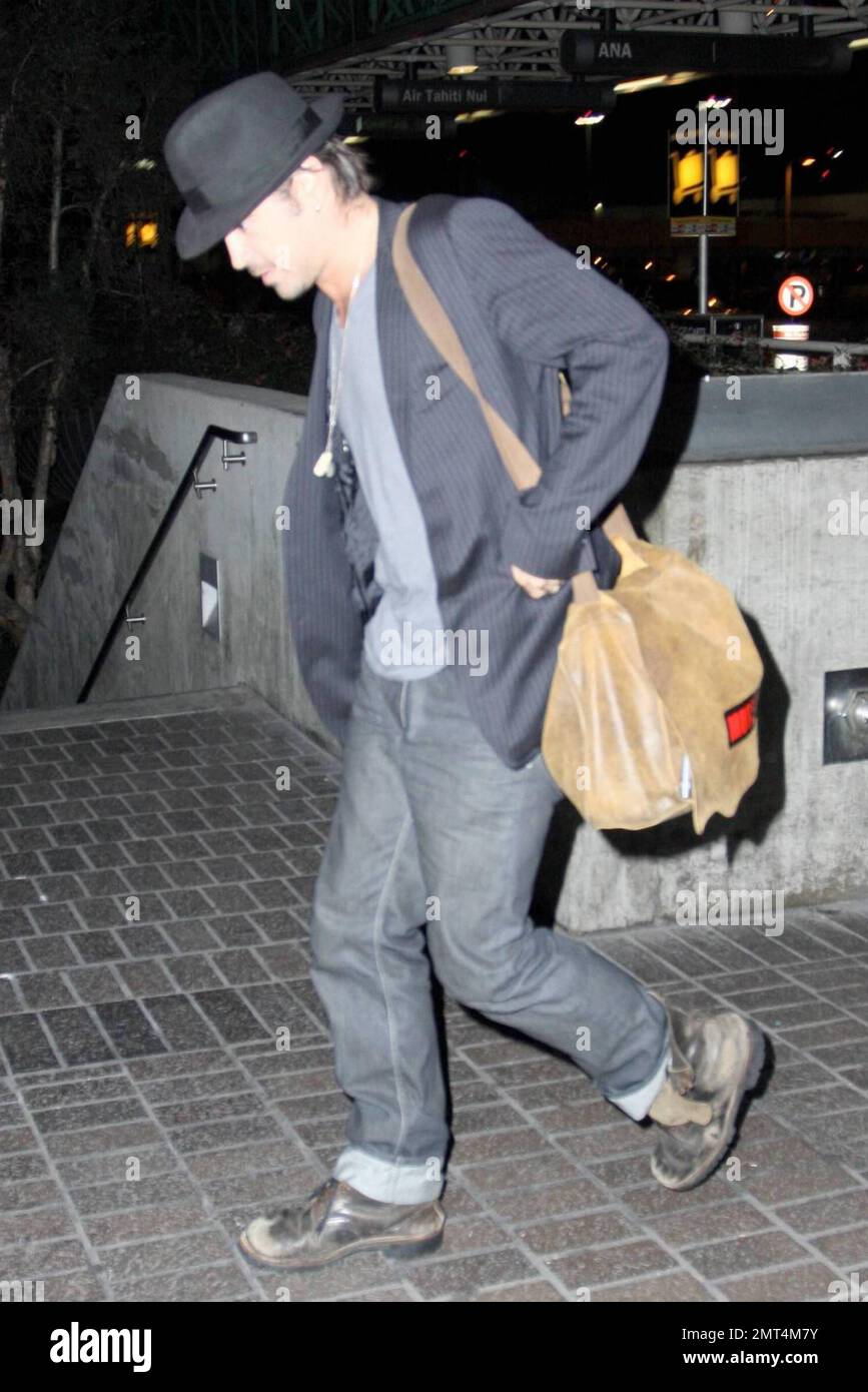 - New dad for the second time, actor Colin Farrell arrives at LAX to ...