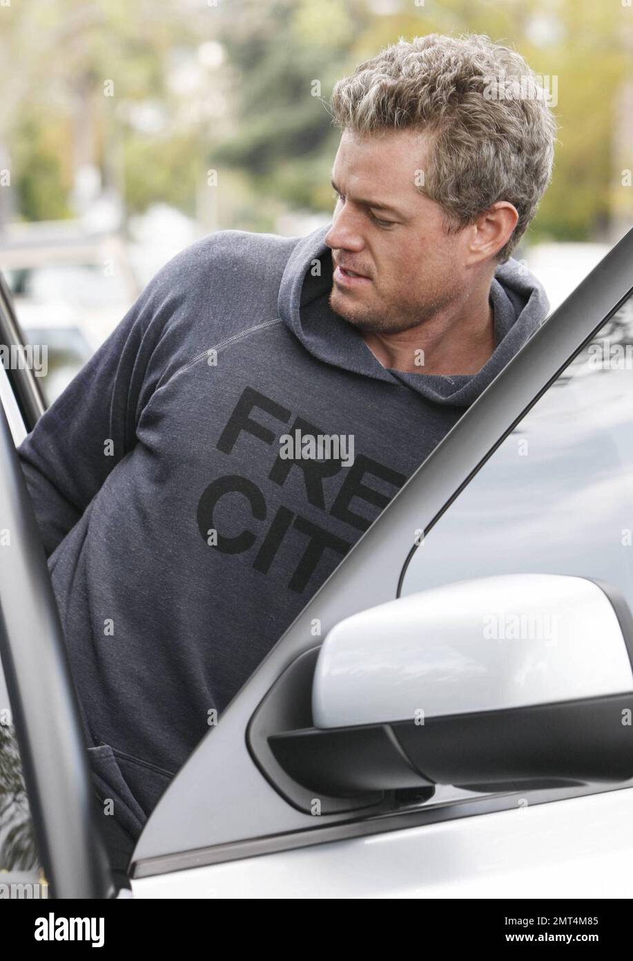 New father Eric Dane looks happy and healthy as he and some friends ...