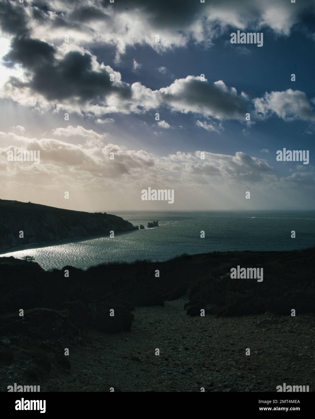 A vertical shot of a beautiful coastline of the ocean on Isle of Wight ...