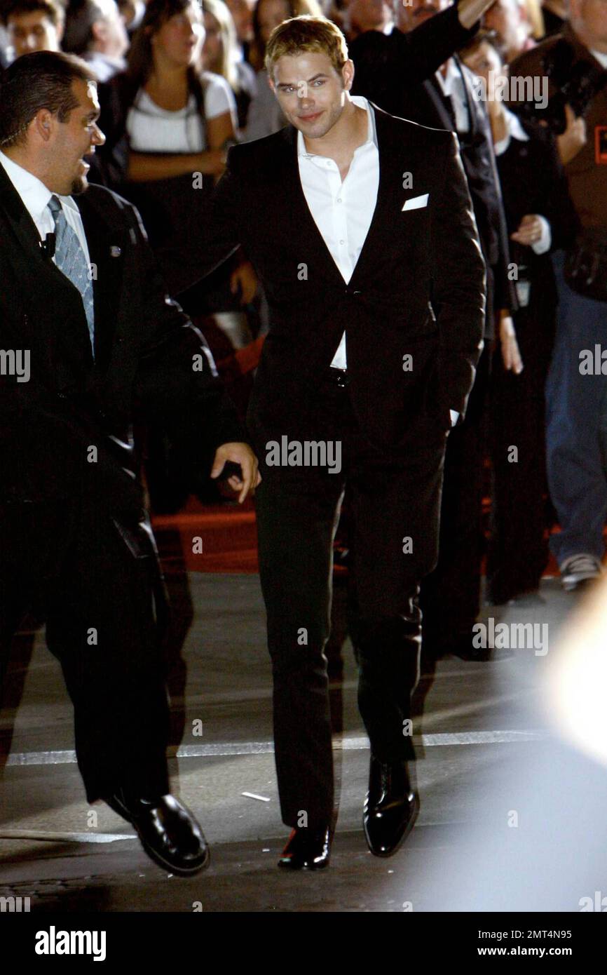 Kellen lutz the twilight saga hi-res stock photography and images - Alamy