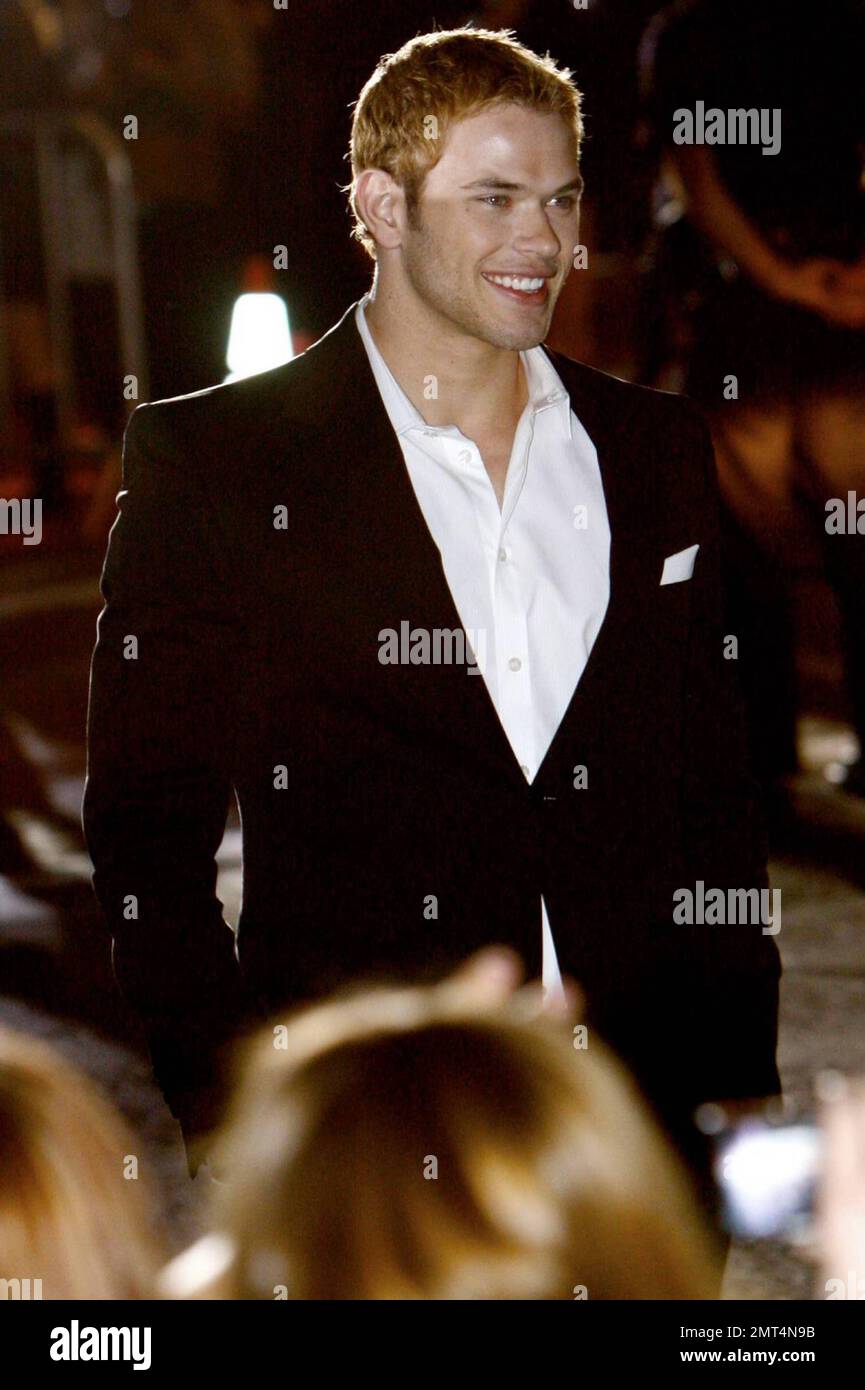 Kellen Lutz at the premiere of "Twilight Saga: New Moon" at the Mann ...