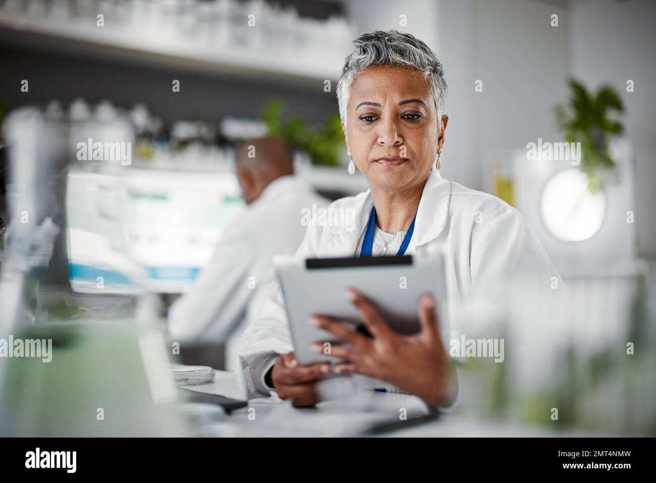Scientist woman tablet thinking hi-res stock photography and images - Alamy