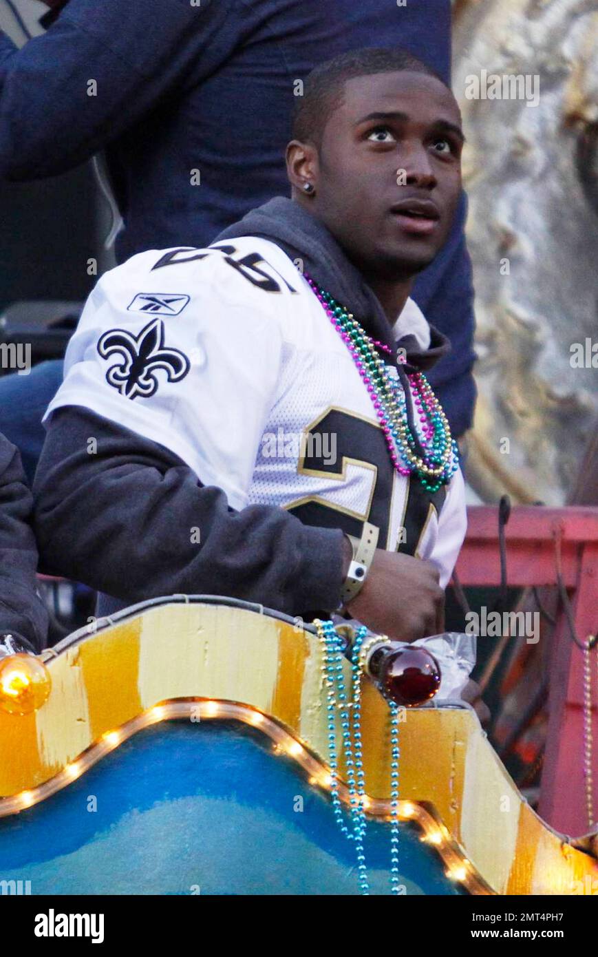 Reggie Bush celebrates with his New Orleans Saints teammates during the ...