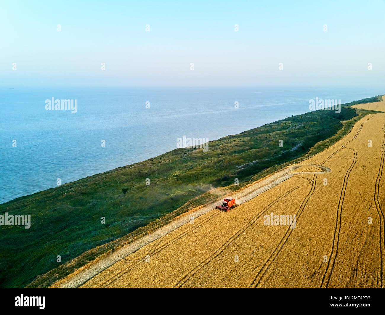 Combine harvesting wheat hill sunset hi-res stock photography and ...