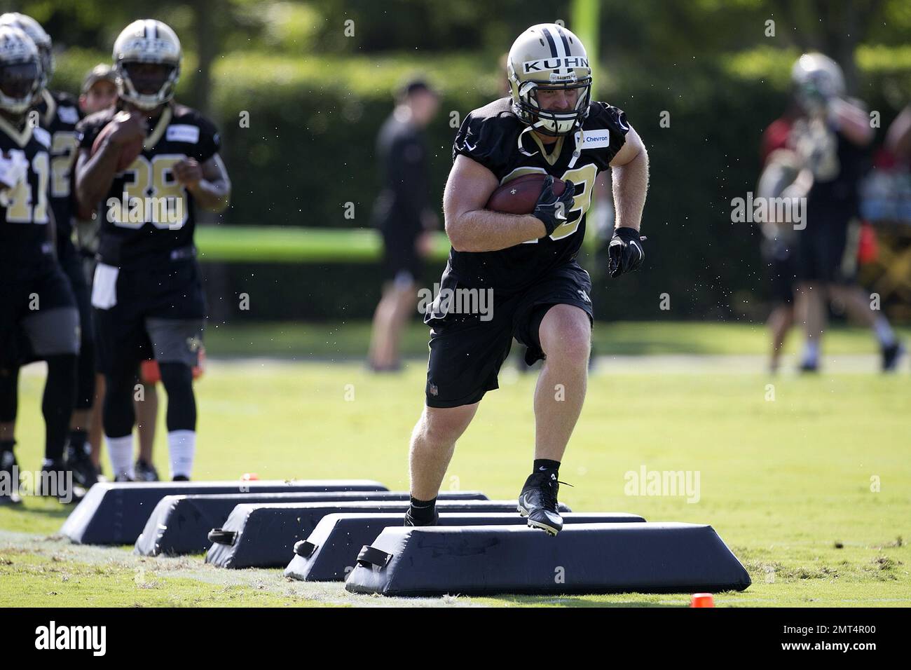 New Orleans Saints fullback John Kuhn (29) runs with the ball during an ...