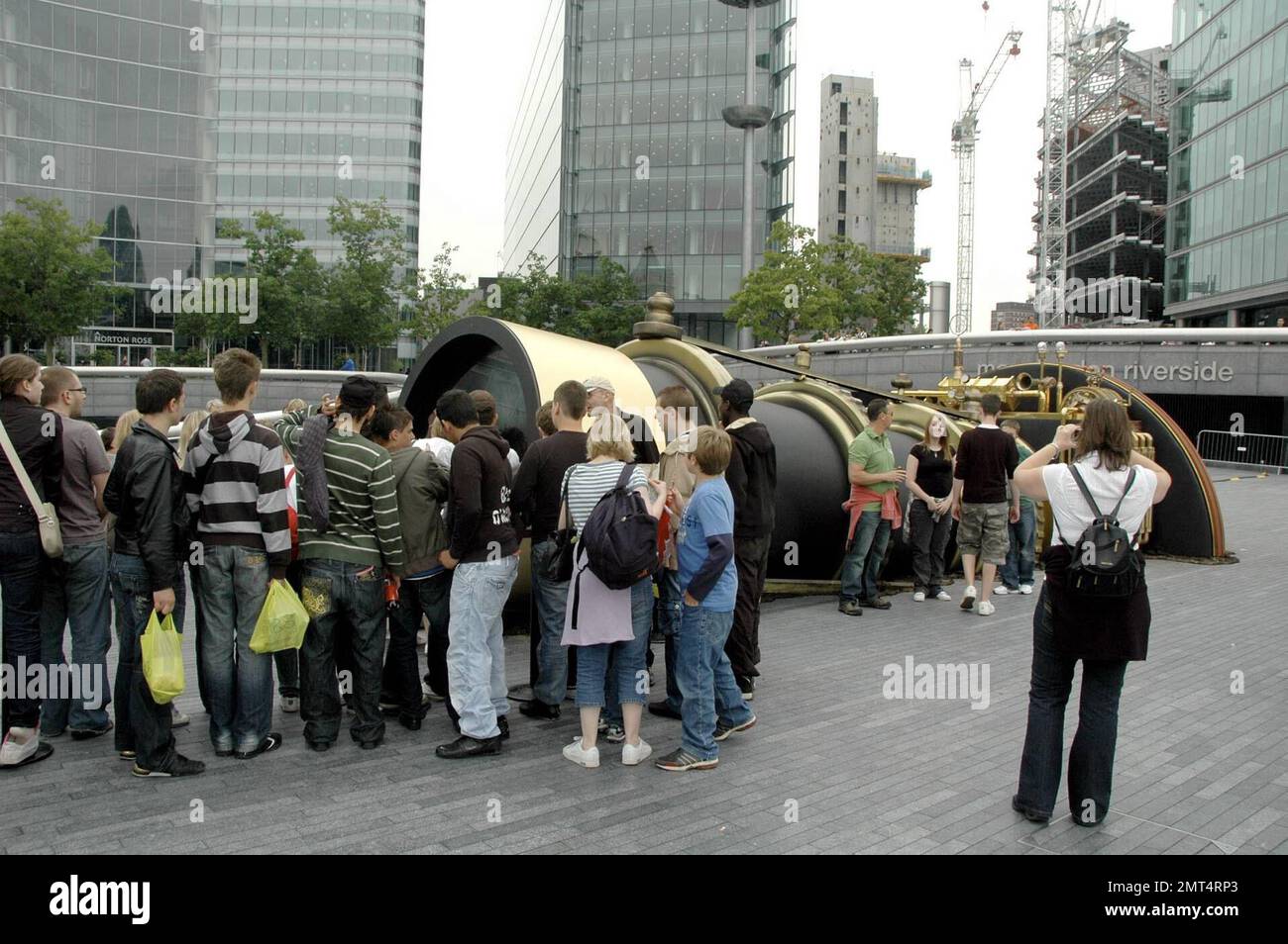 Hello, New York? London calling! A giant "electronic telescope" that ...