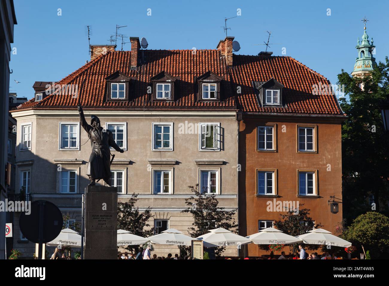 The Monument to Jan Kilinski and the historic buildings in the old town ...