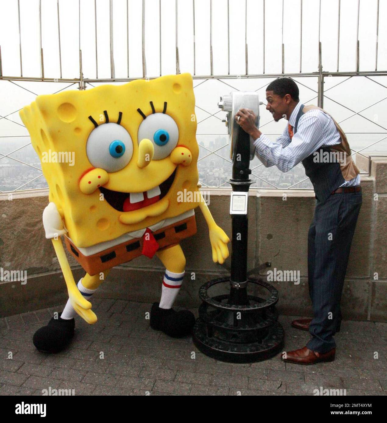 Spongebob squarepants suit hi-res stock photography and images - Alamy