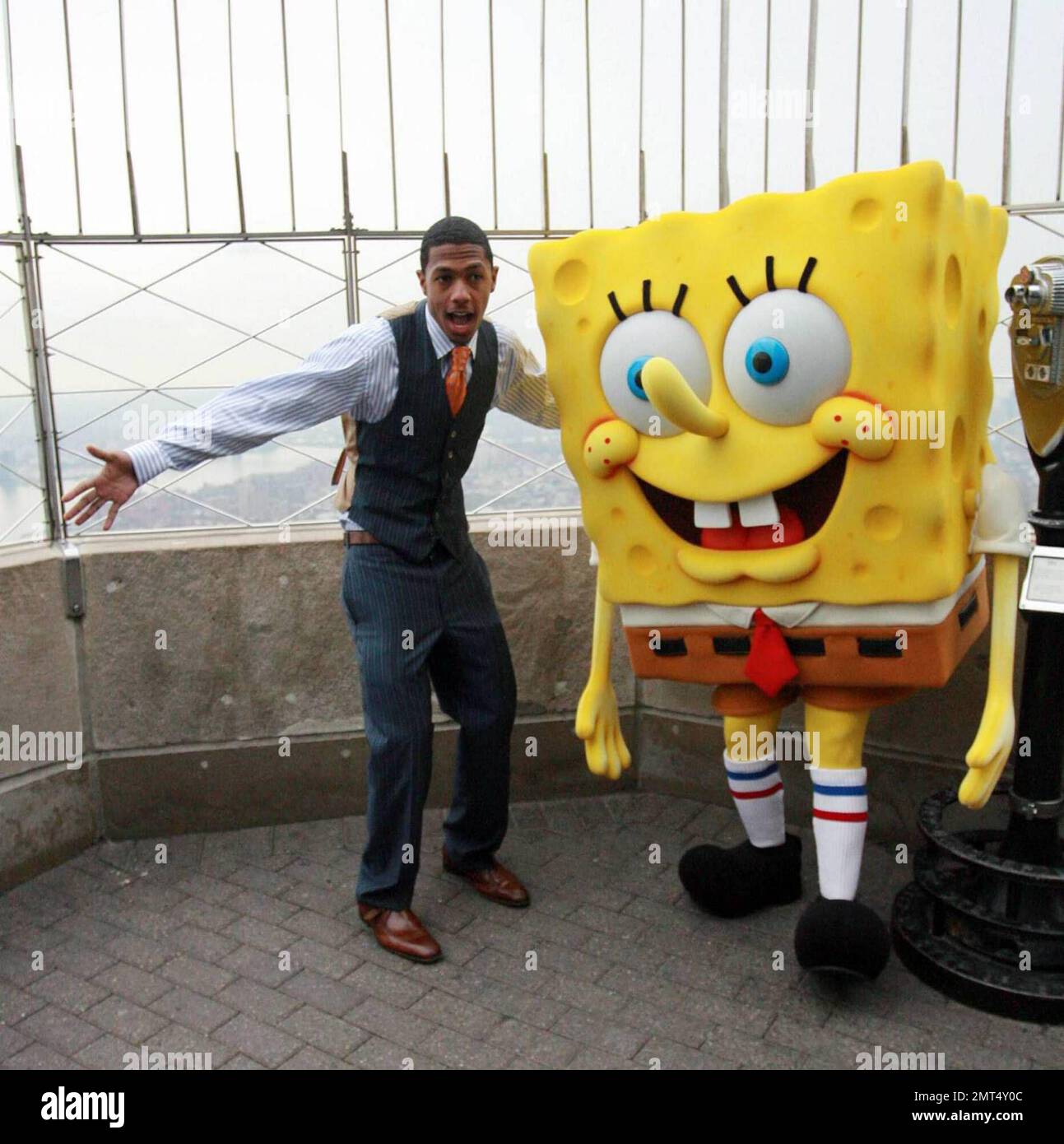 Spongebob squarepants suit hi-res stock photography and images - Alamy