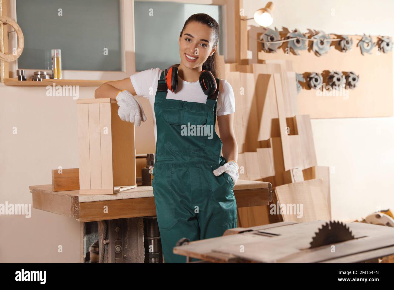 Female carpenter in uniform hi-res stock photography and images - Alamy