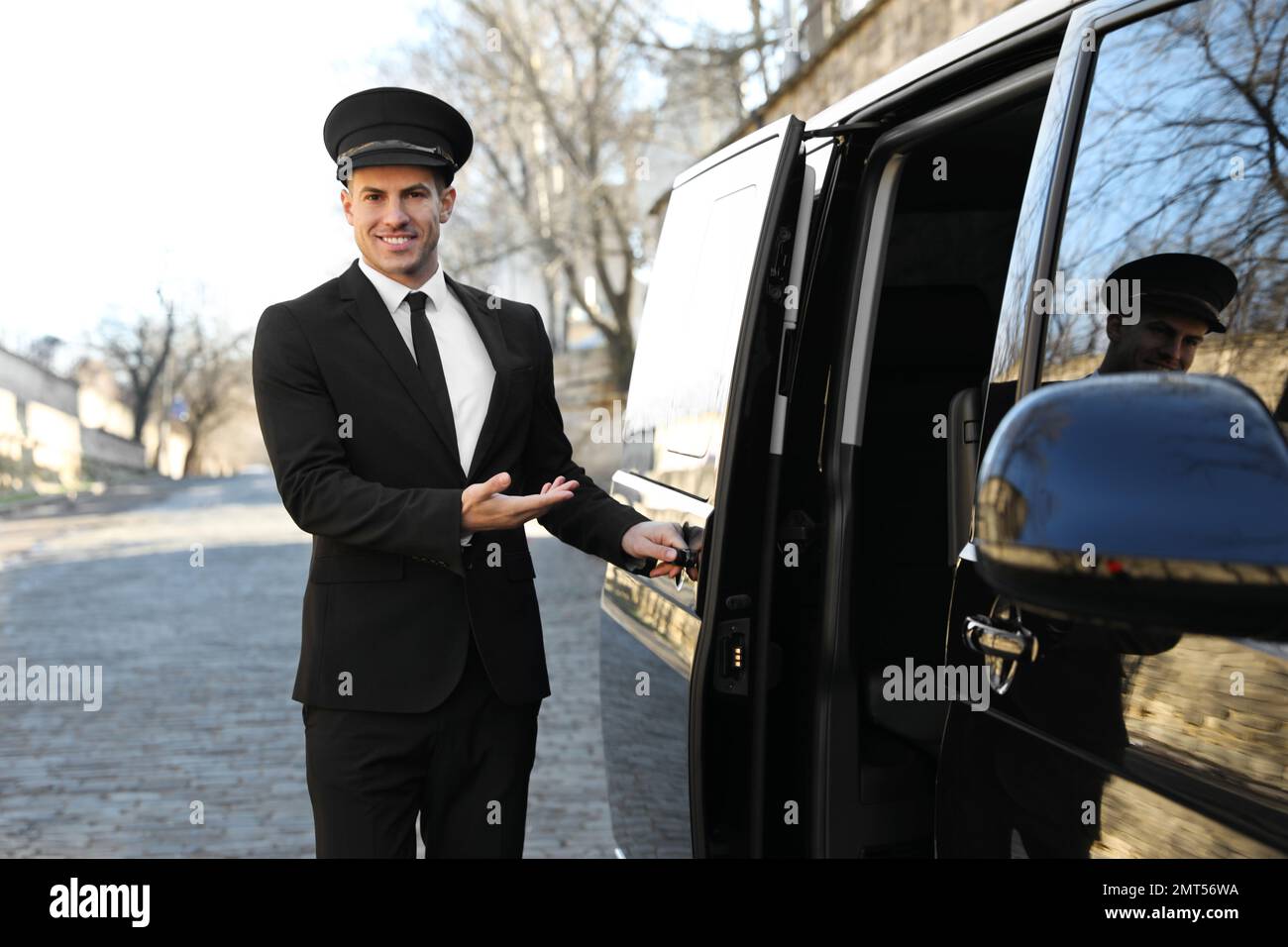 Driver opening door of luxury car. Chauffeur service Stock Photo - Alamy