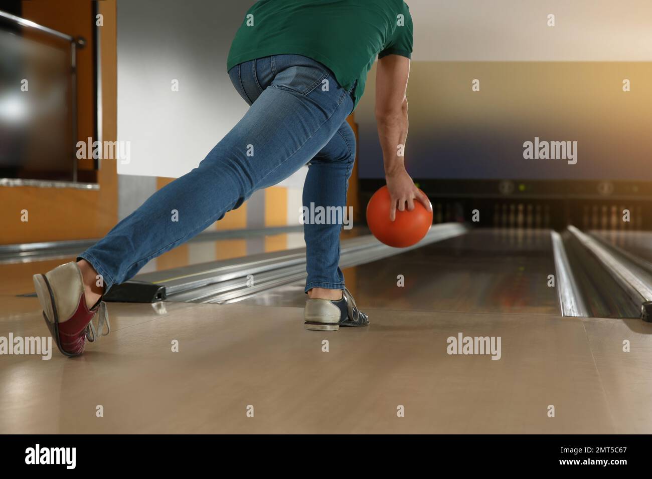 Man throwing ball hi-res stock photography and images - Alamy