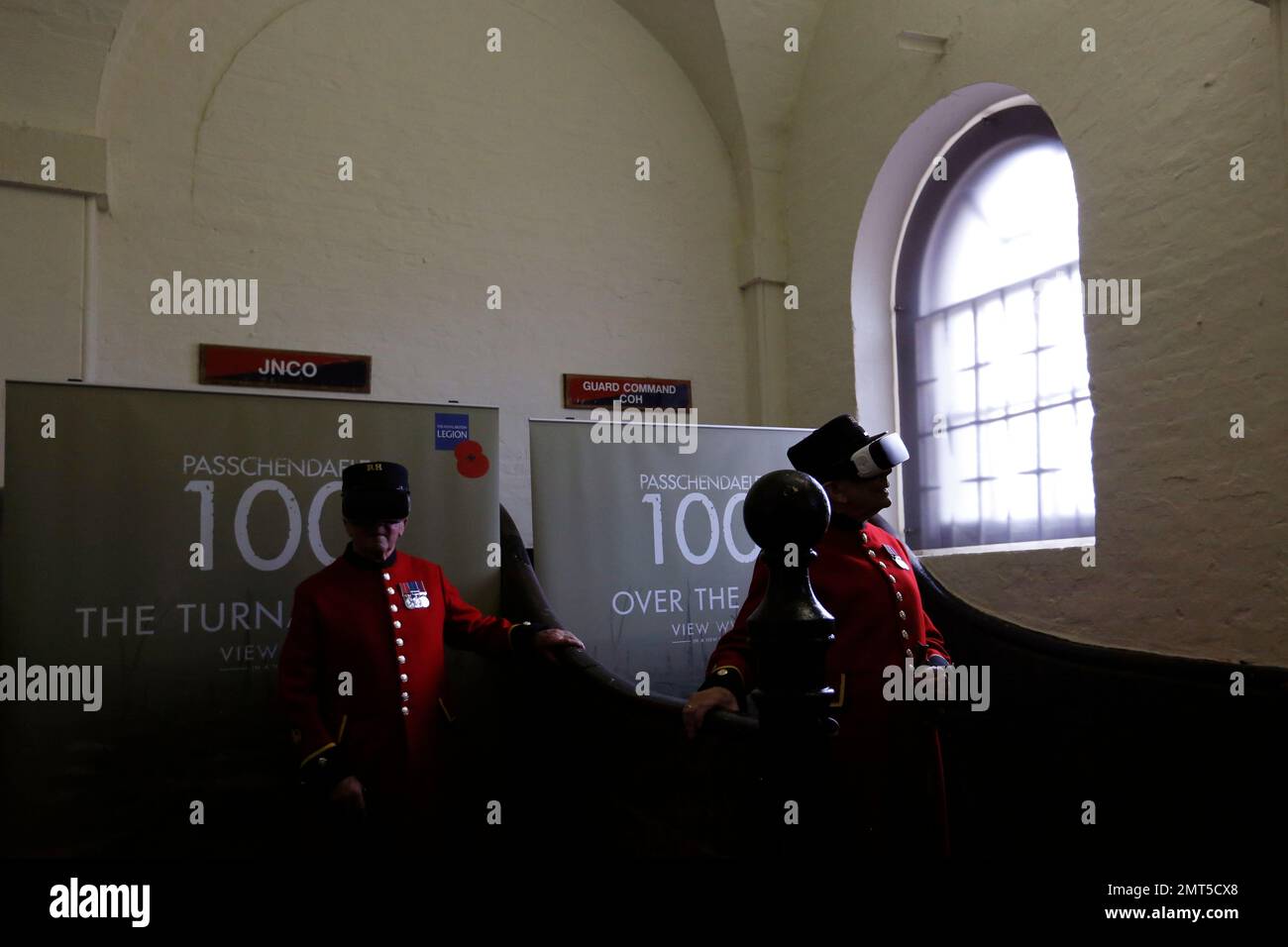 Chelsea pensioners John Kidman, aged 87, right, and Bill "Spud" Hunt ...