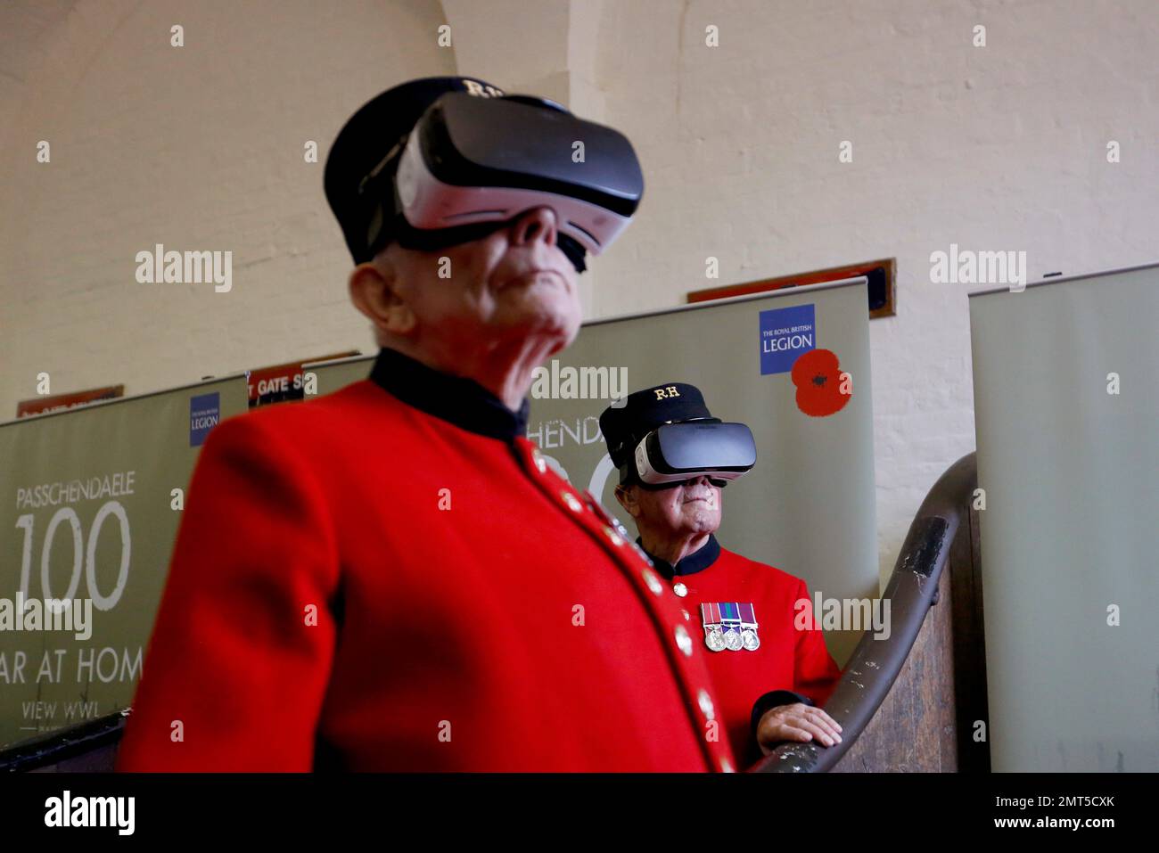 Chelsea pensioners John Kidman, aged 87, left, and Bill "Spud" Hunt ...