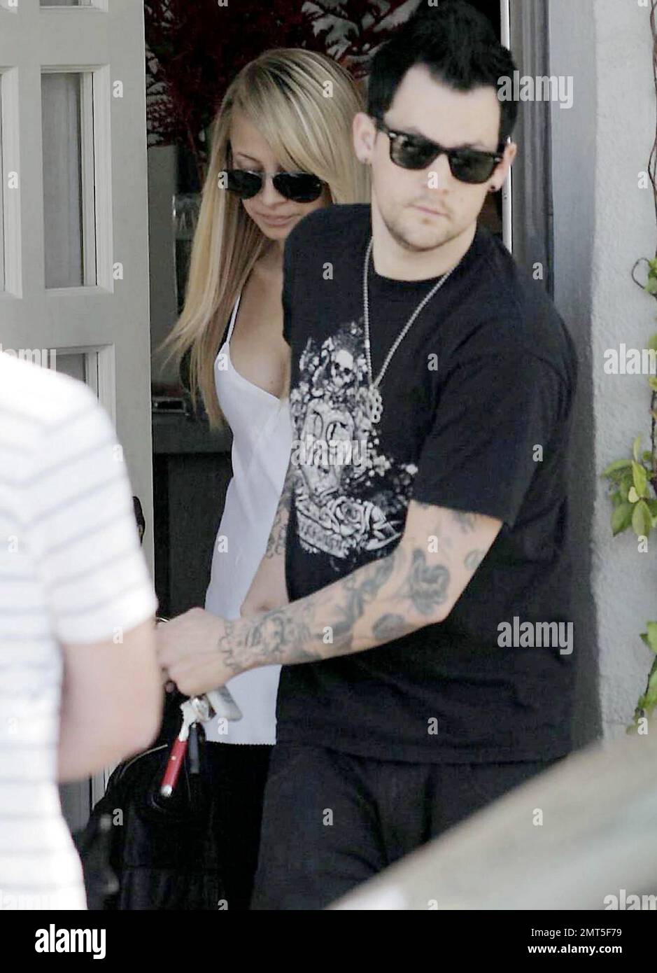 Pregnant Nicole Richie looks like she is blooming during a trip to the Neil George hair salon ...