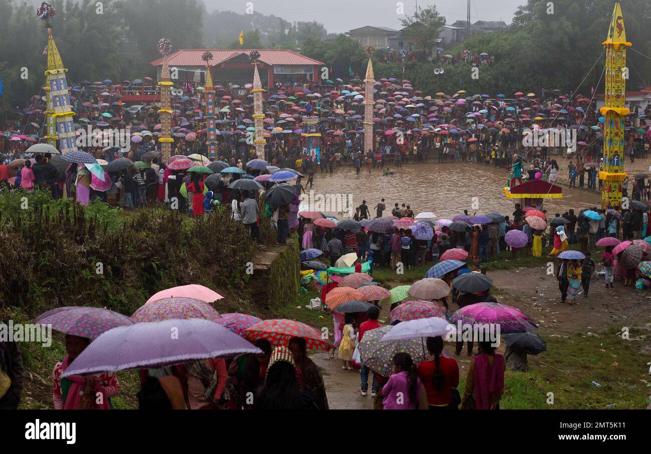 Indian Pnar or Jaintia tribesmen carry 'Rongs' or chariots and dance in ...