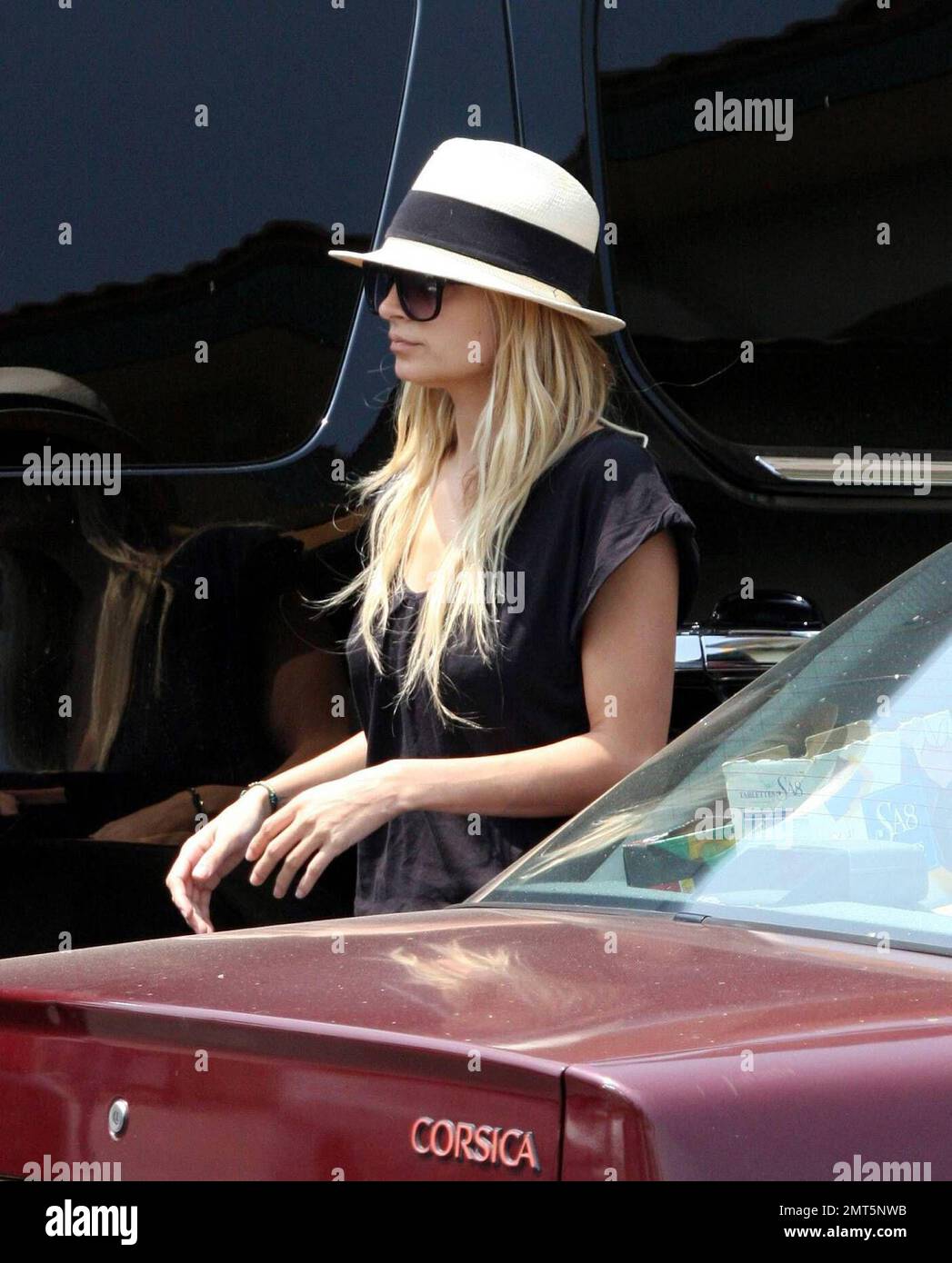 Nicole Richie went grocery shopping today at Whole Foods Market in ...
