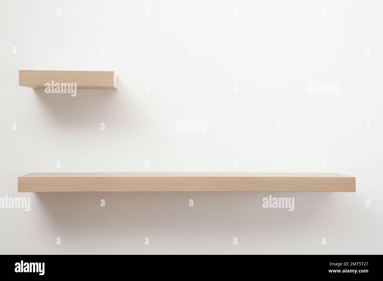 Wooden shelves texture hi-res stock photography and images - Alamy