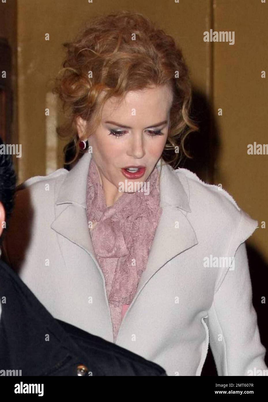 Nicole Kidman arrives at the premiere of NINE wearing a pink dress and ...