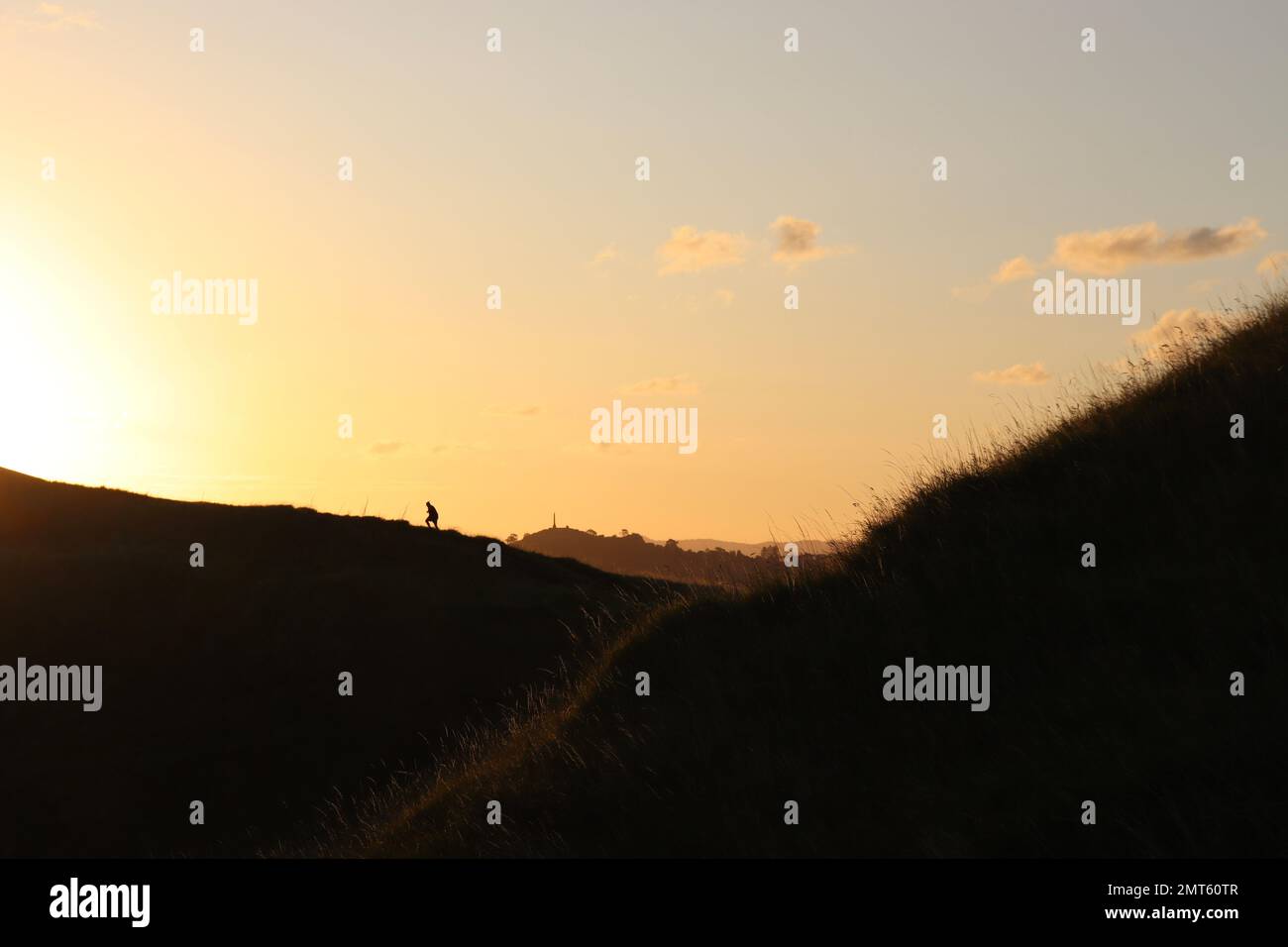 Sun setting over grassy hi-res stock photography and images - Alamy
