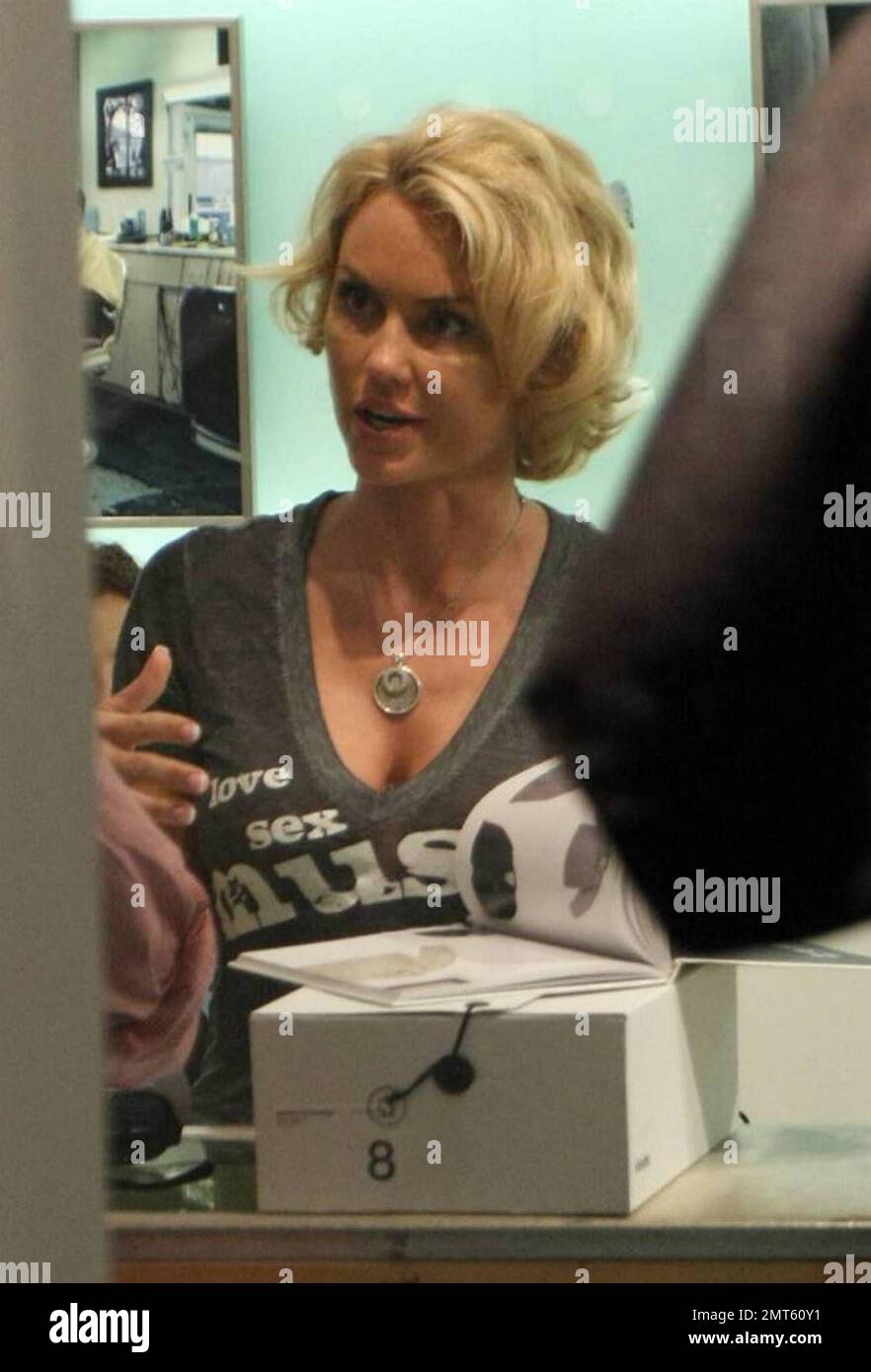 Niptuck Star Kelly Carlson And Castmate Roma Maffia Get In A Day Of Shopping With Friends