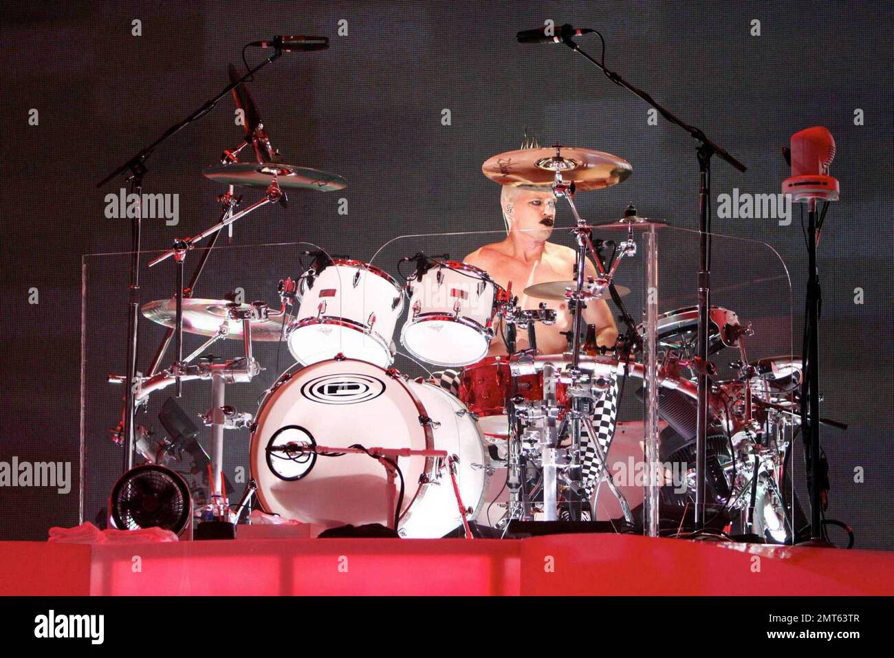 Gwen Stefani and No Doubt perform live at the Gibson Amphitheatre at ...