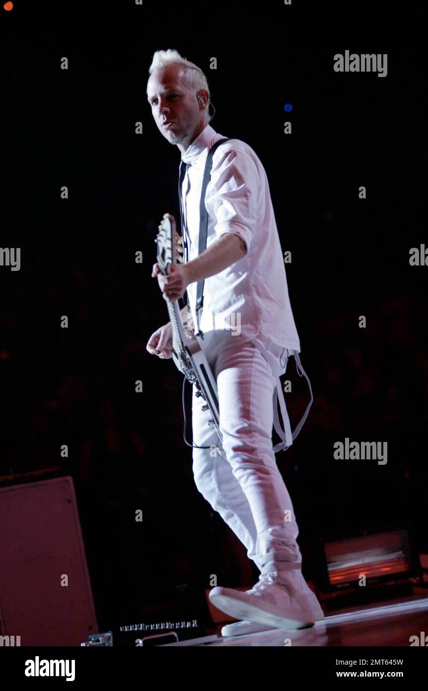 No Doubt wows the crowd, performing live in concert at the Air Canada ...