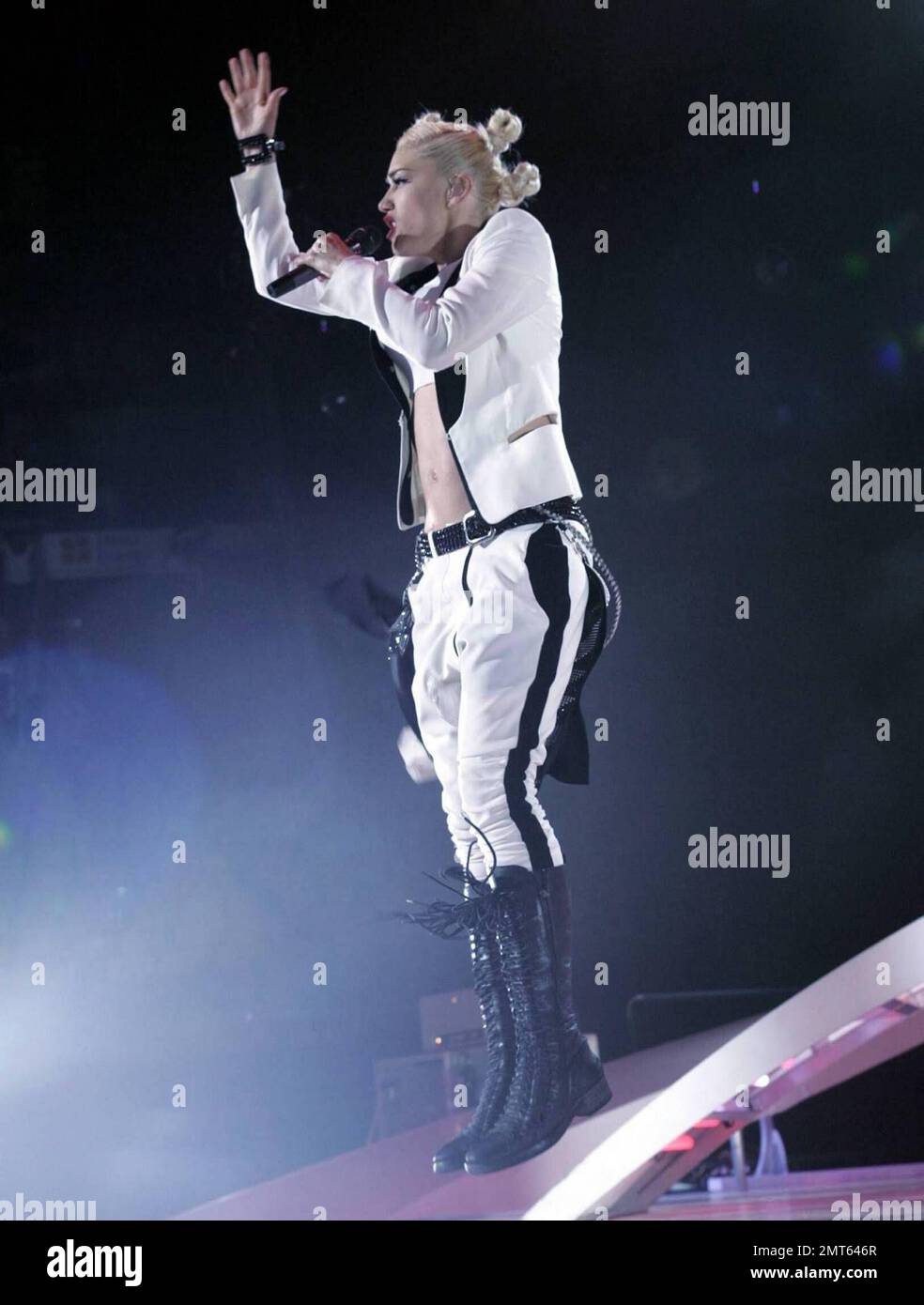 No Doubt wows the crowd, performing live in concert at the Air Canada ...