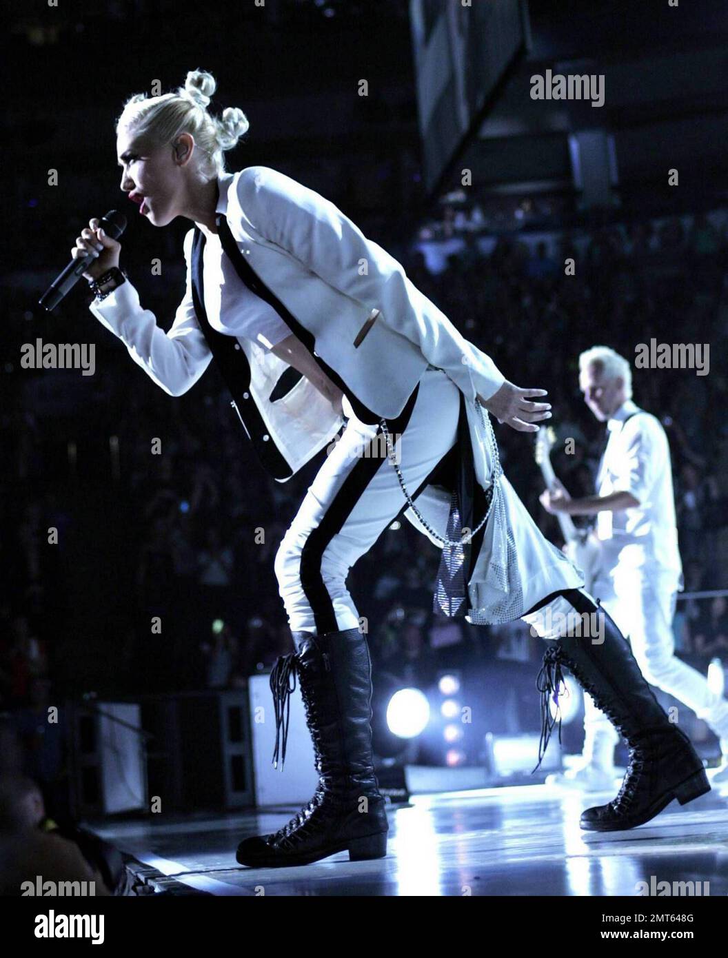 No Doubt wows the crowd, performing live in concert at the Air Canada ...