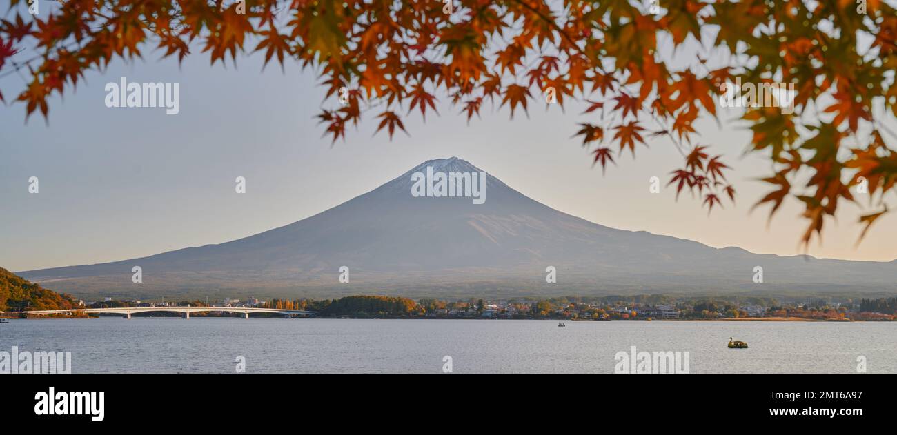 the beautiful mount fuji under the sun Stock Photo - Alamy