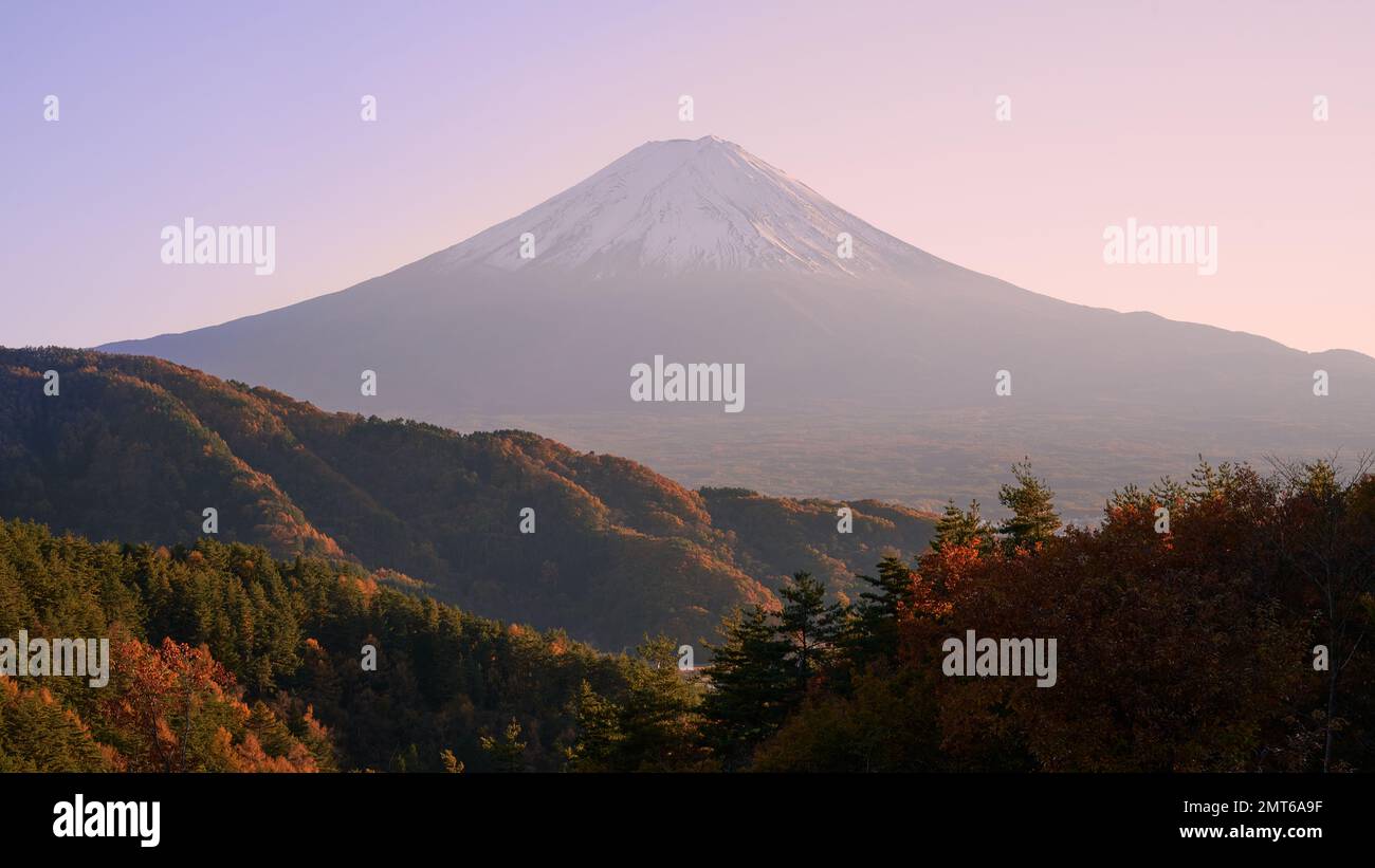 the beautiful mount fuji under the sun Stock Photo - Alamy