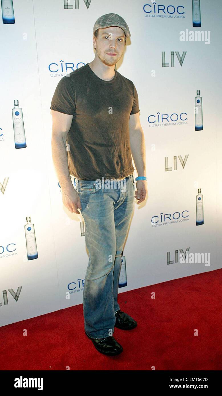 Singer Gavin DeGraw attends the New Years Eve celebration at LIV ...