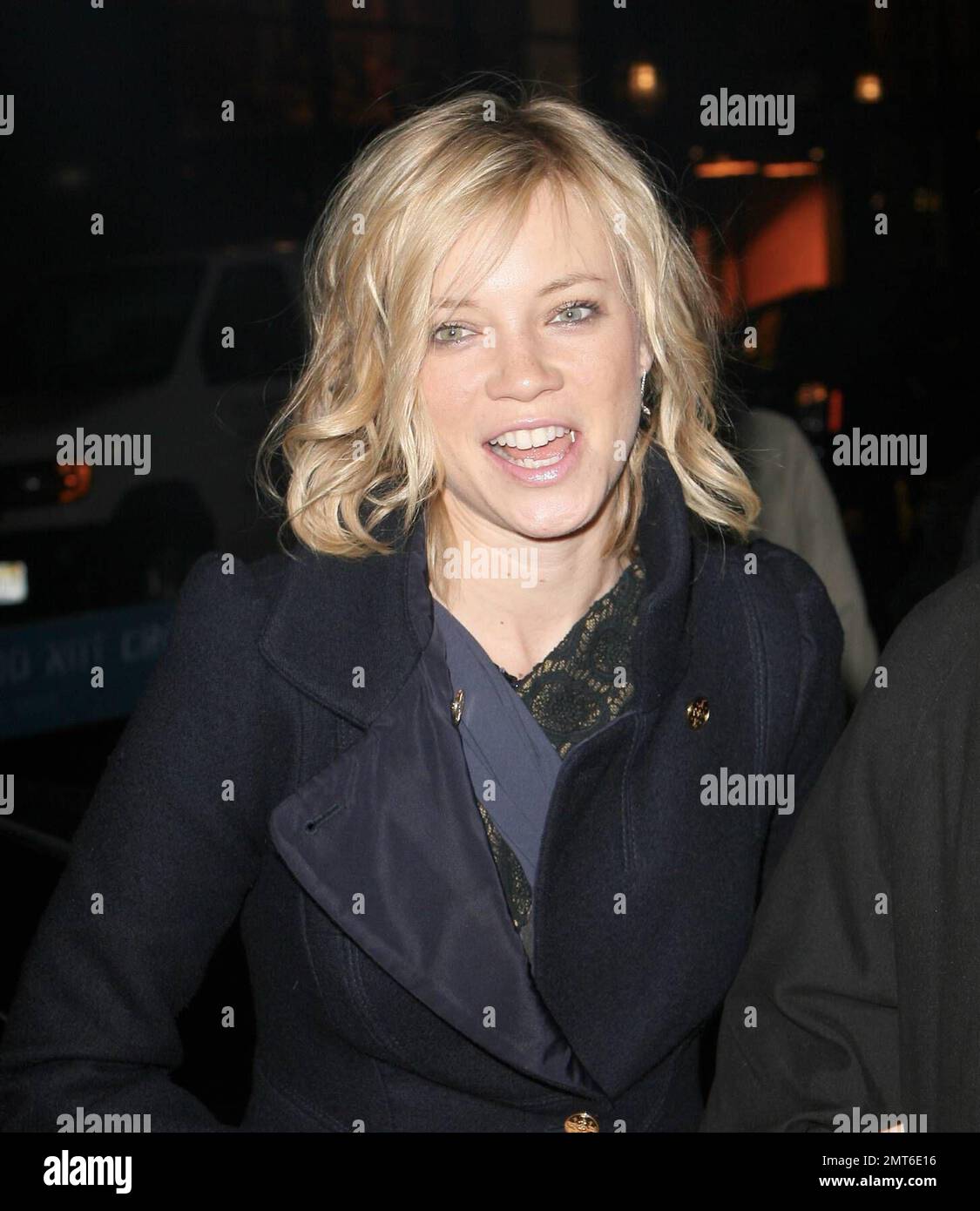 Amy smart mercedes benz fashion hi-res stock photography and images - Alamy