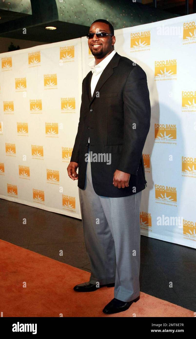 New York Giants defensive Tackle Chris Canty attends the Food Bank for ...