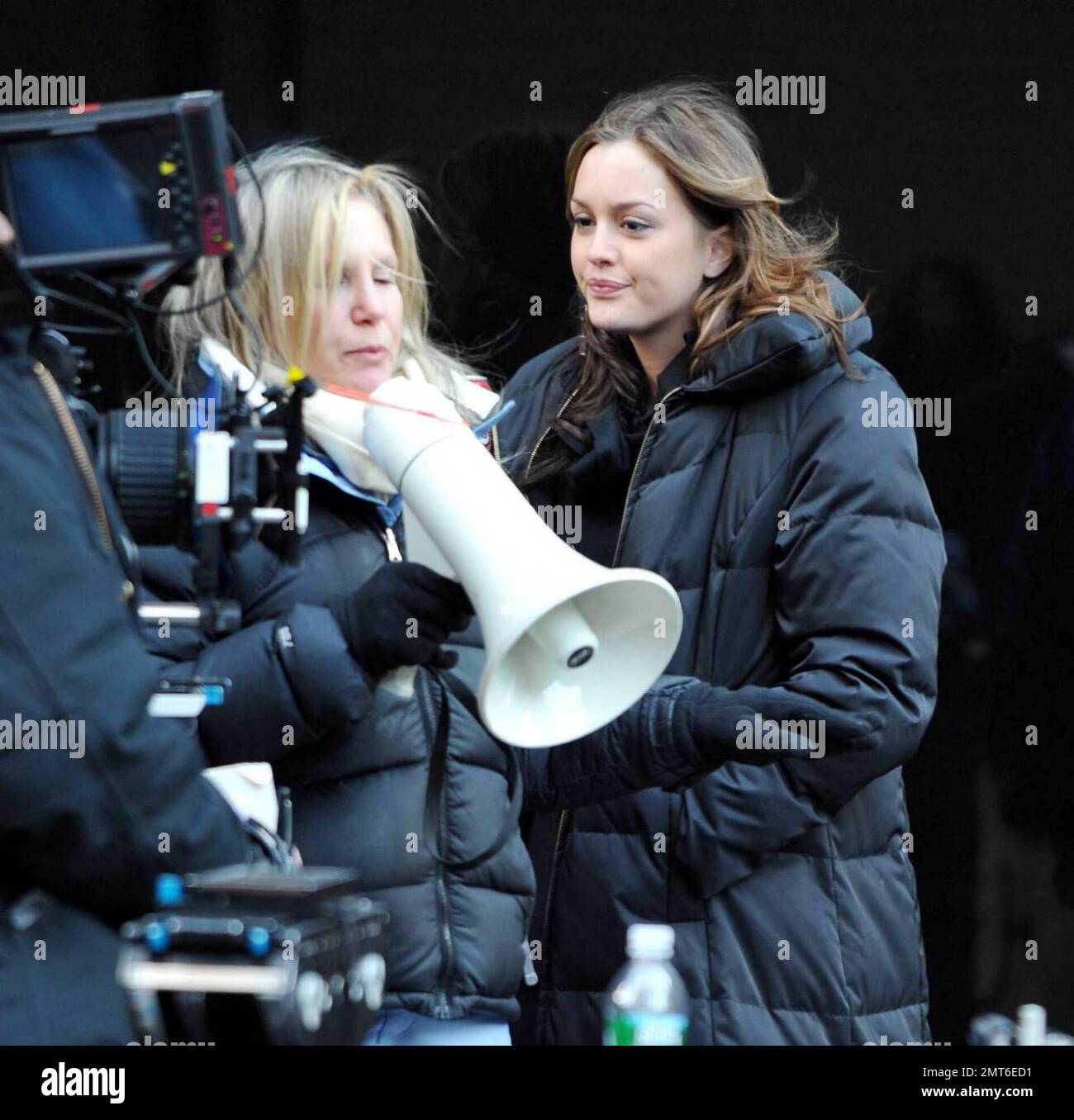 Leighton Meester on the set of Gossip Girl filming in Manhattan. New ...