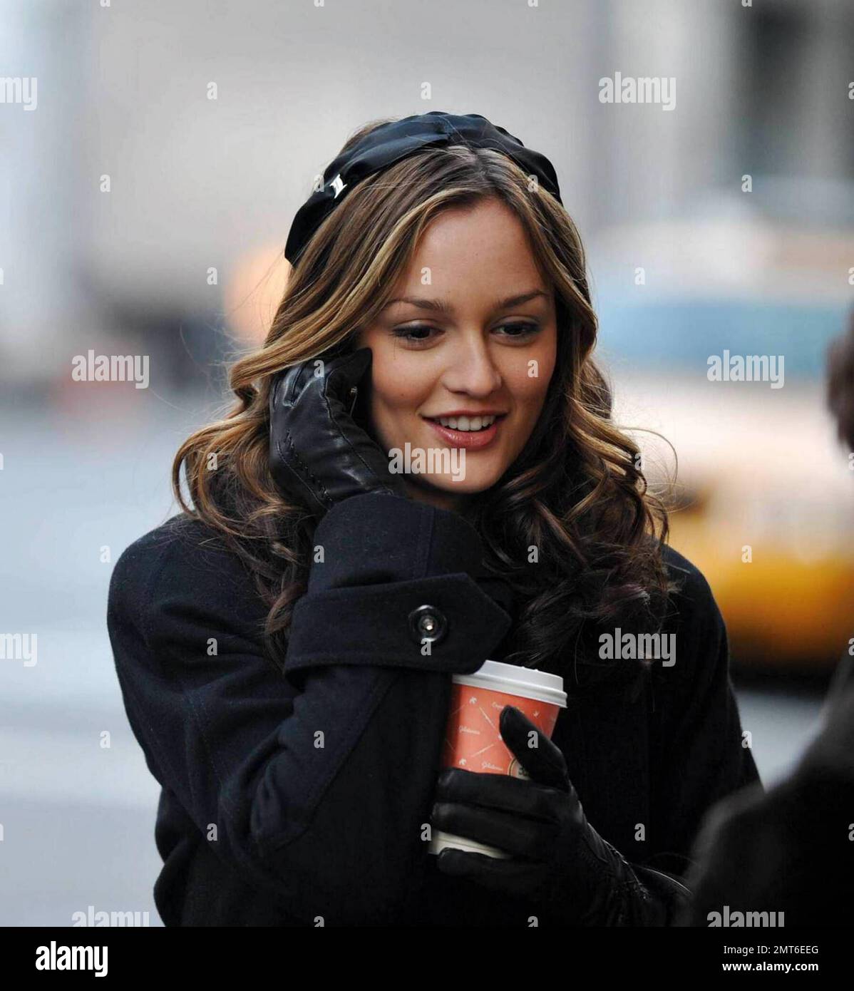 Leighton Meester on the set of Gossip Girl filming in Manhattan. New ...