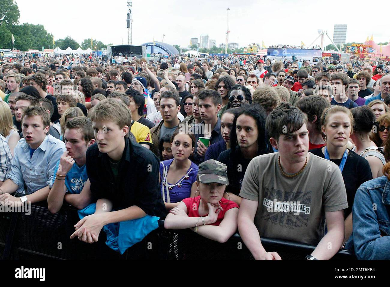 Crowd fans at the o2 wireless festival hi-res stock photography and ...