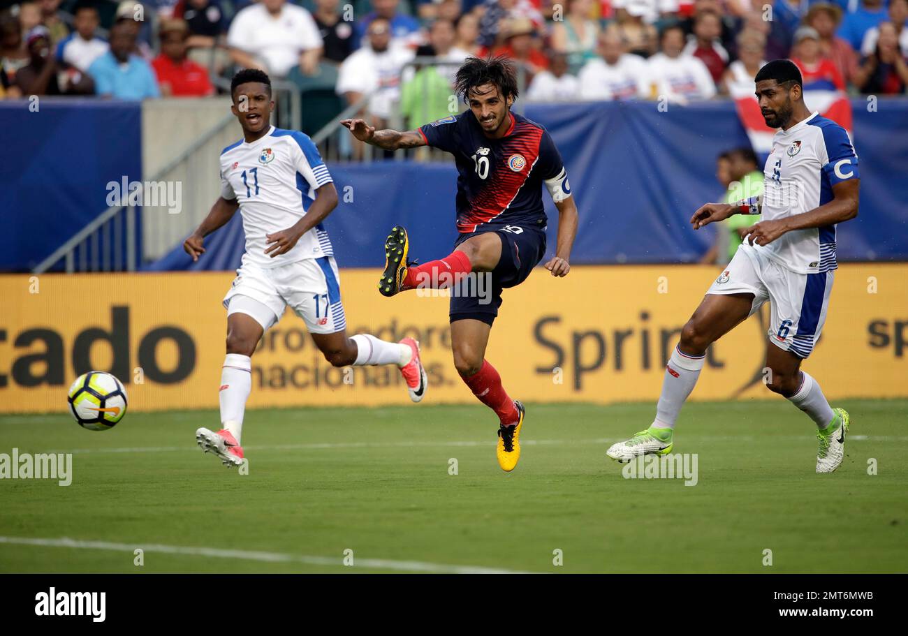 Costa Rica's Bryan Ruiz (10) kicks against Panama's Luis Ovalle (17 ...